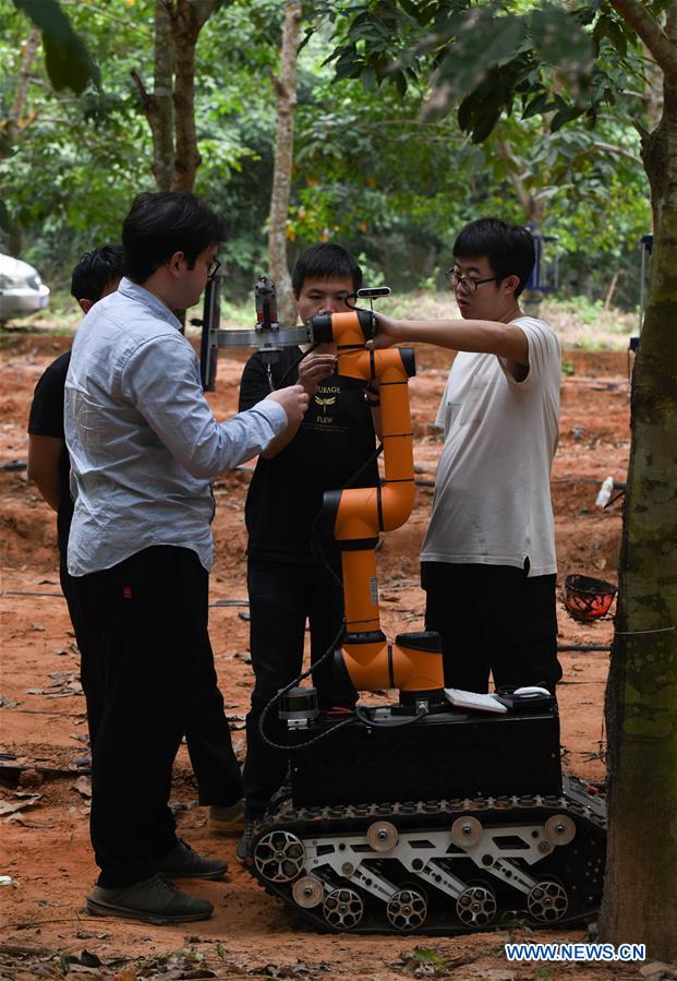 Robot starts on-site rubber tapping trial run in China's Hainan - Focus ...