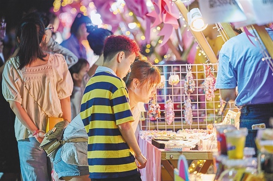 Life shimmers with color in the Haikou Bay area - Focus on Hainan ...