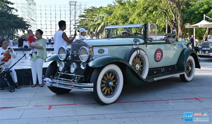 60+ classic cars roar out of Sanya on a trip around the island - Focus ...