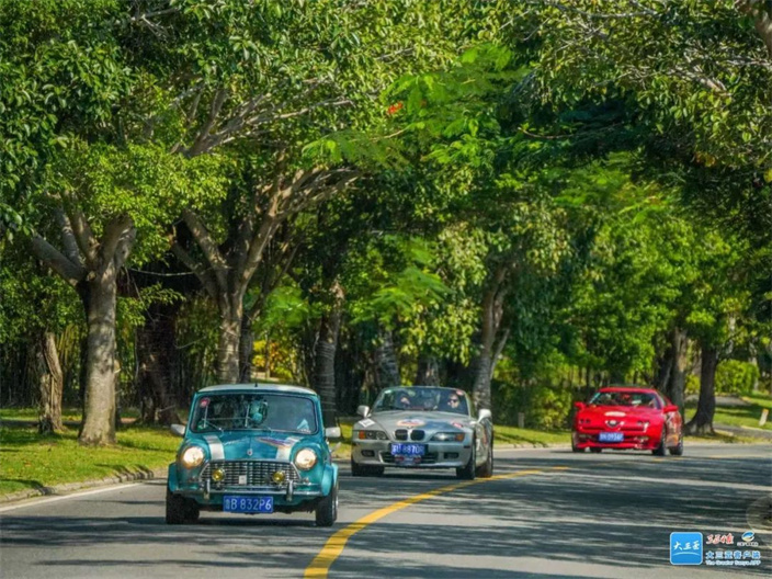 60+ classic cars roar out of Sanya on a trip around the island - Focus ...