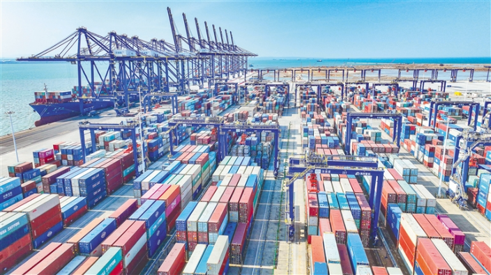 Yangpu Port to Accommodate the World's Largest Container Ship - Focus ...