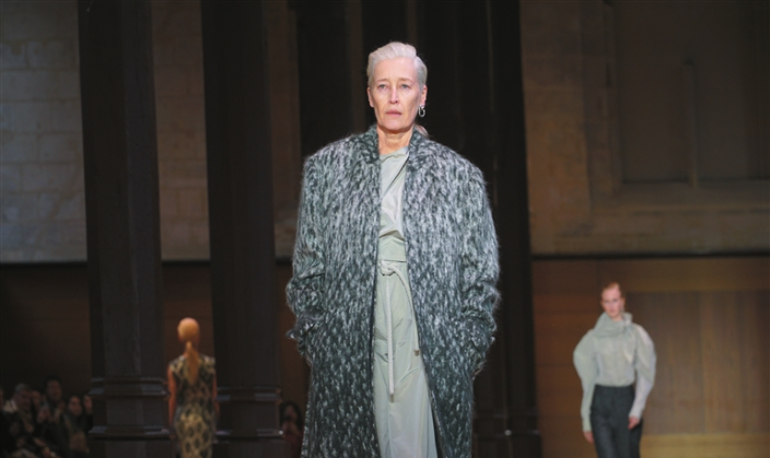 Hainan Li Brocade returns to Paris Fashion Week - Focus on Hainan ...