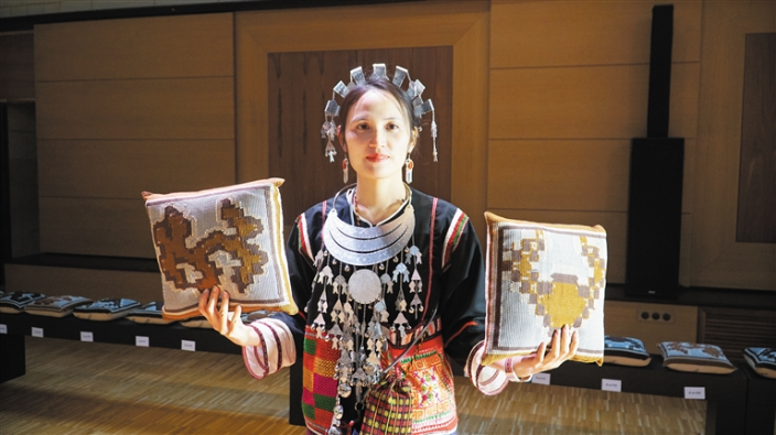 Hainan Li Brocade returns to Paris Fashion Week - Focus on Hainan ...